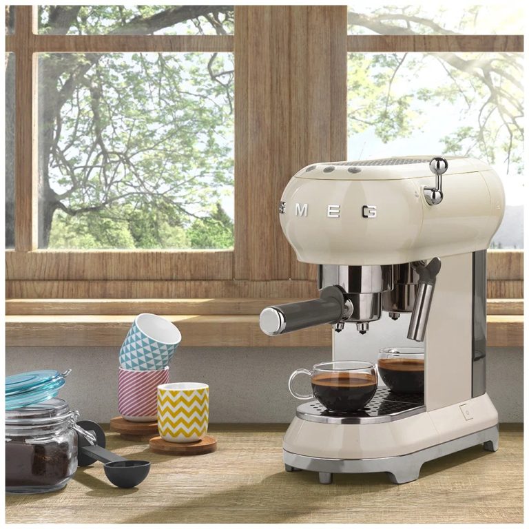 Machines à café Smeg : Notre sélection et avis complets